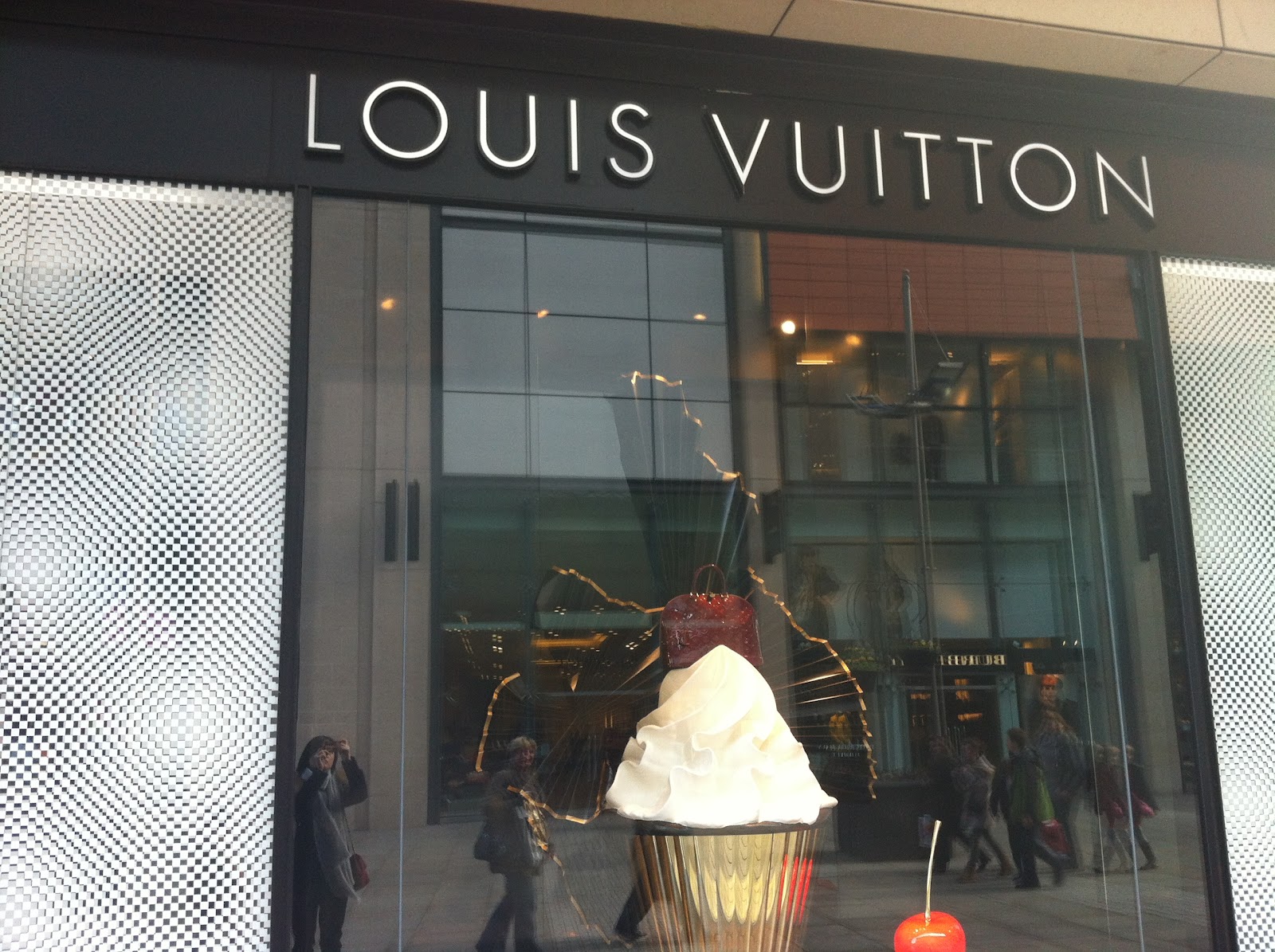 Advertising In the Fashion Industry: Louis Vuitton