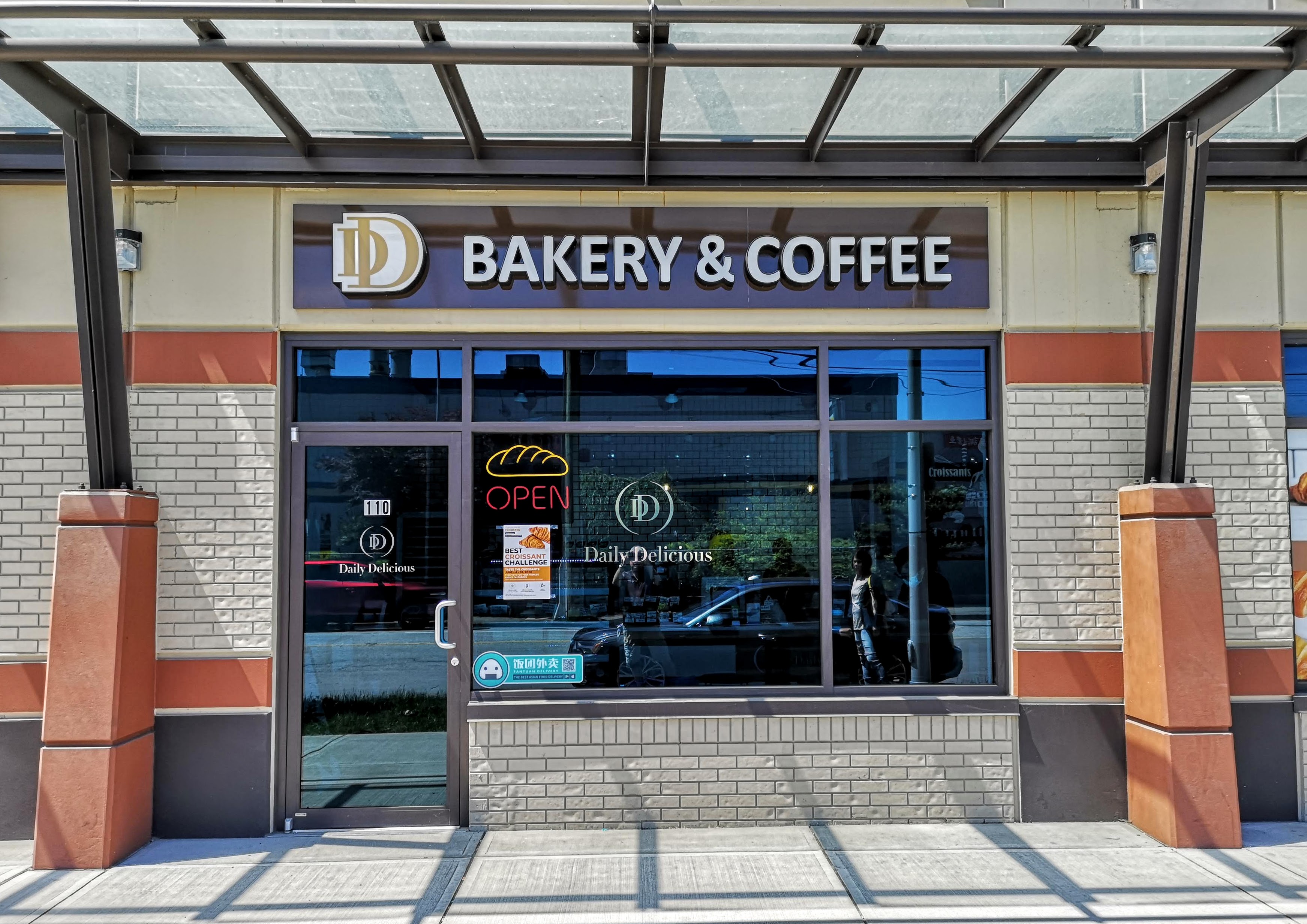 Yes! We're Eating Vegan Again!: Daily Delicious Bakery and Coffee