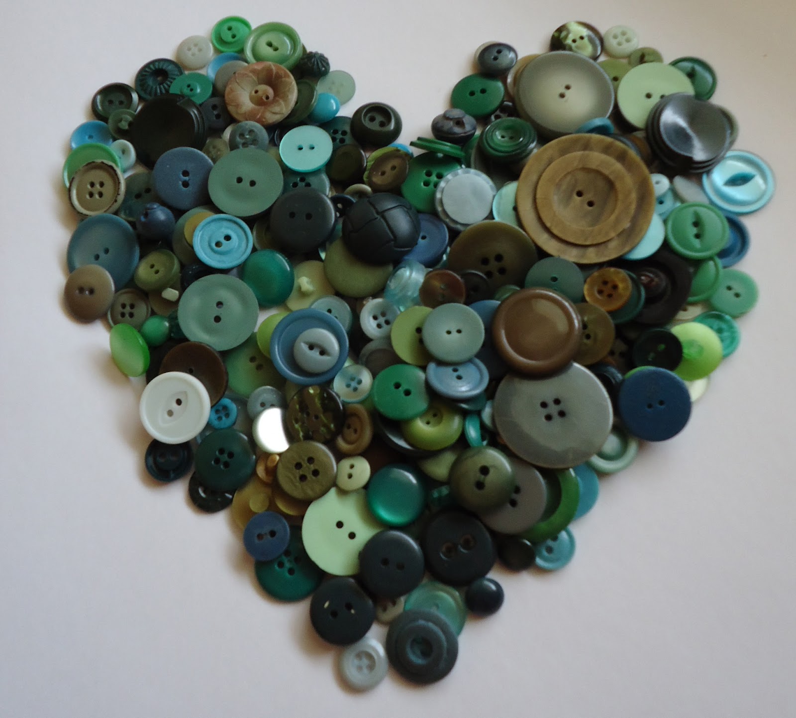 Crafter on a Budget: Buttons, Buttons and More Buttons... and a Vintage ...