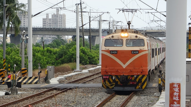 Blair's 鐵道攝影: E409電力機車 / TRA E409 Electric locomotive