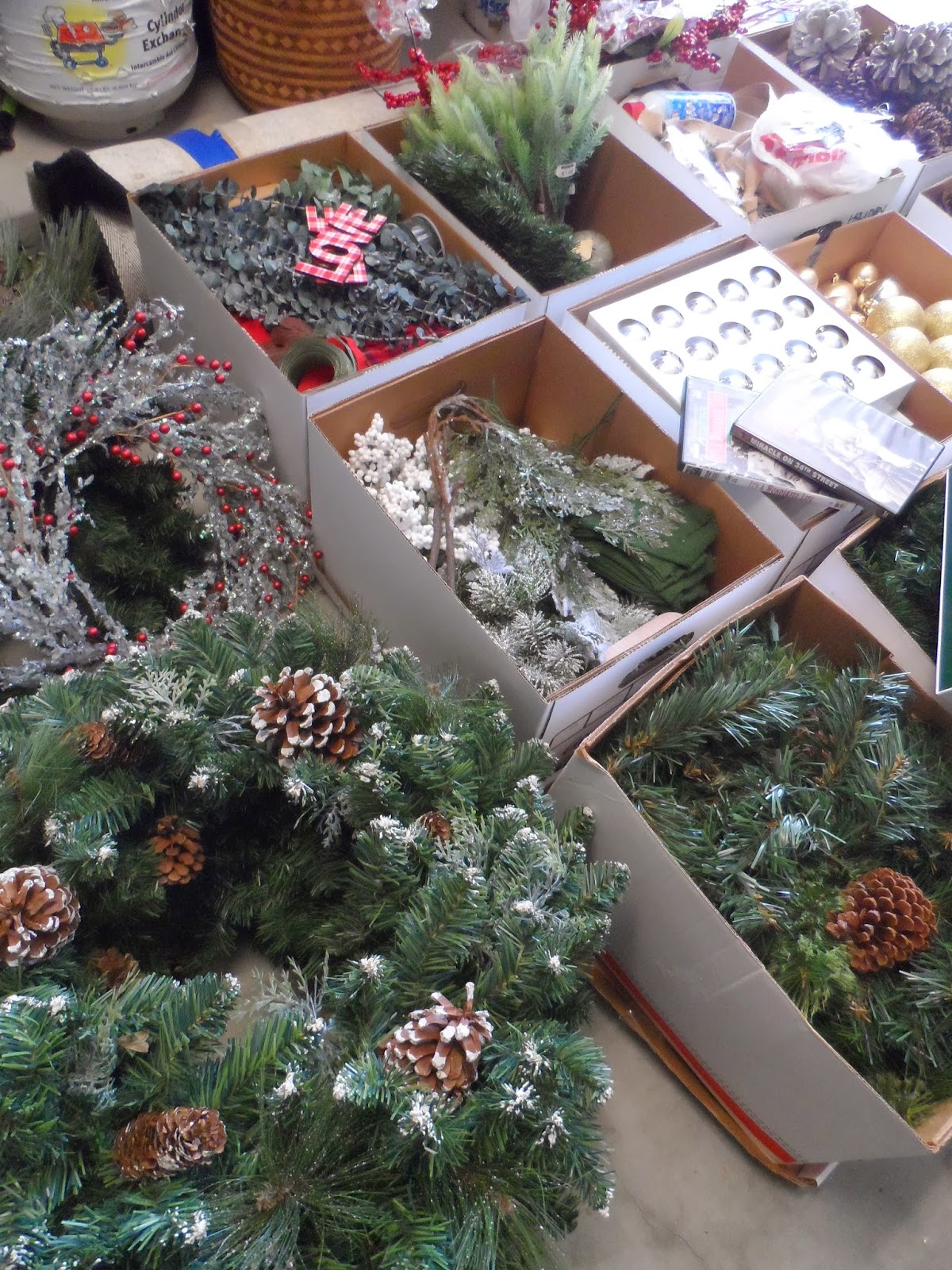 FOCAL POINT STYLING: WEEKEND HOLIDAY DECORATING & SNEAK PEEK!