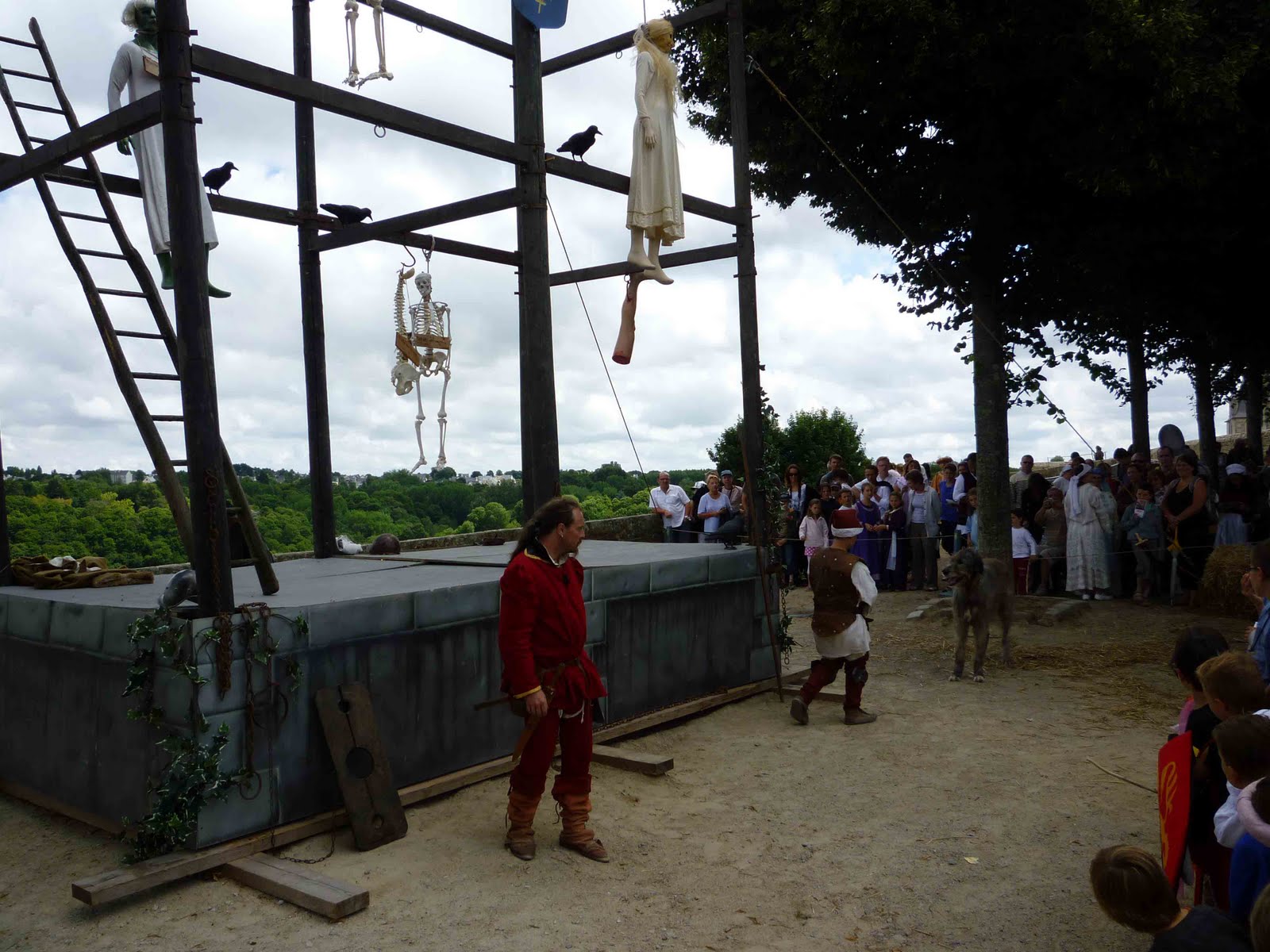 gibet de montfaucon: Le gibet de Montfaucon à Dinan (2010)