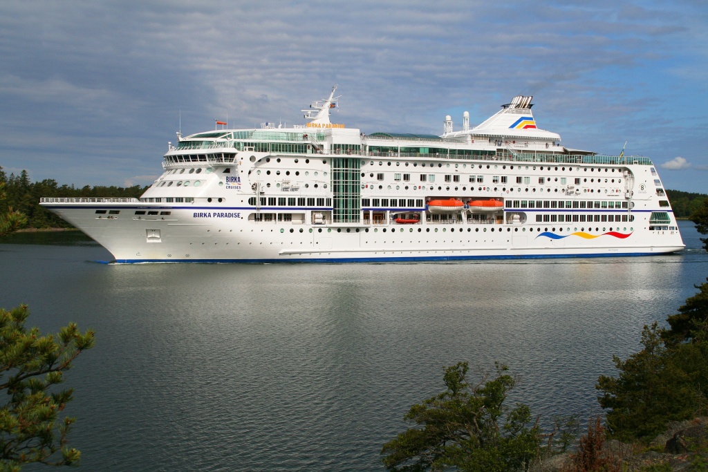 kships: Birka Paradise in Mariehamn, 24 June 2012
