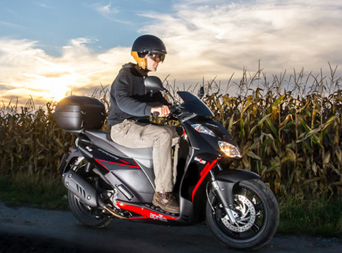 The Sleek, Sporty 300cc Scooter From Aprilia In The Test ~ THE ...