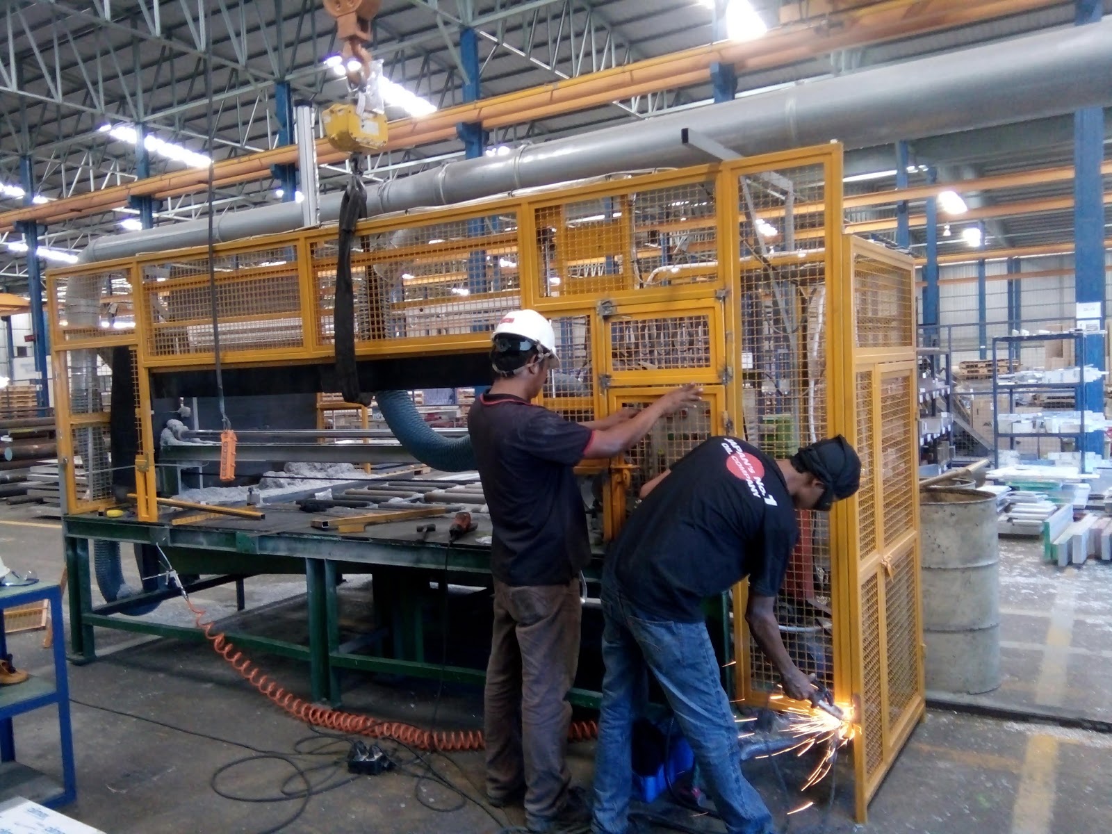 บริษัท ภพพร้อม จำกัด : แก้ไขปรับปรุงเชฟตี้เครืองจักร ออกแบบ ติดตั้ง ...