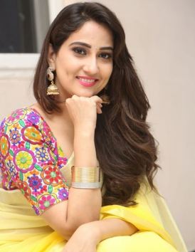 Anchor Manjusha Family Husband Biography Parents children's Marriage Photos