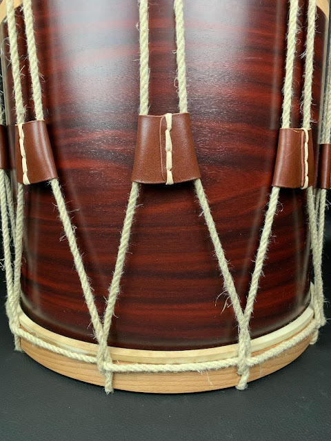 Percusize Me!: Construcción de un atabal renacentista ("Long drum").