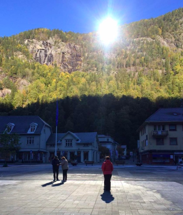 Lo specchio di Viganella: la luce non arriva? la riflettiamo. The ...