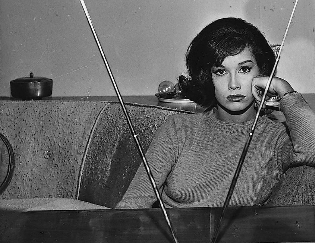 Film Noir Photos: Sweater Girl: Mary Tyler Moore