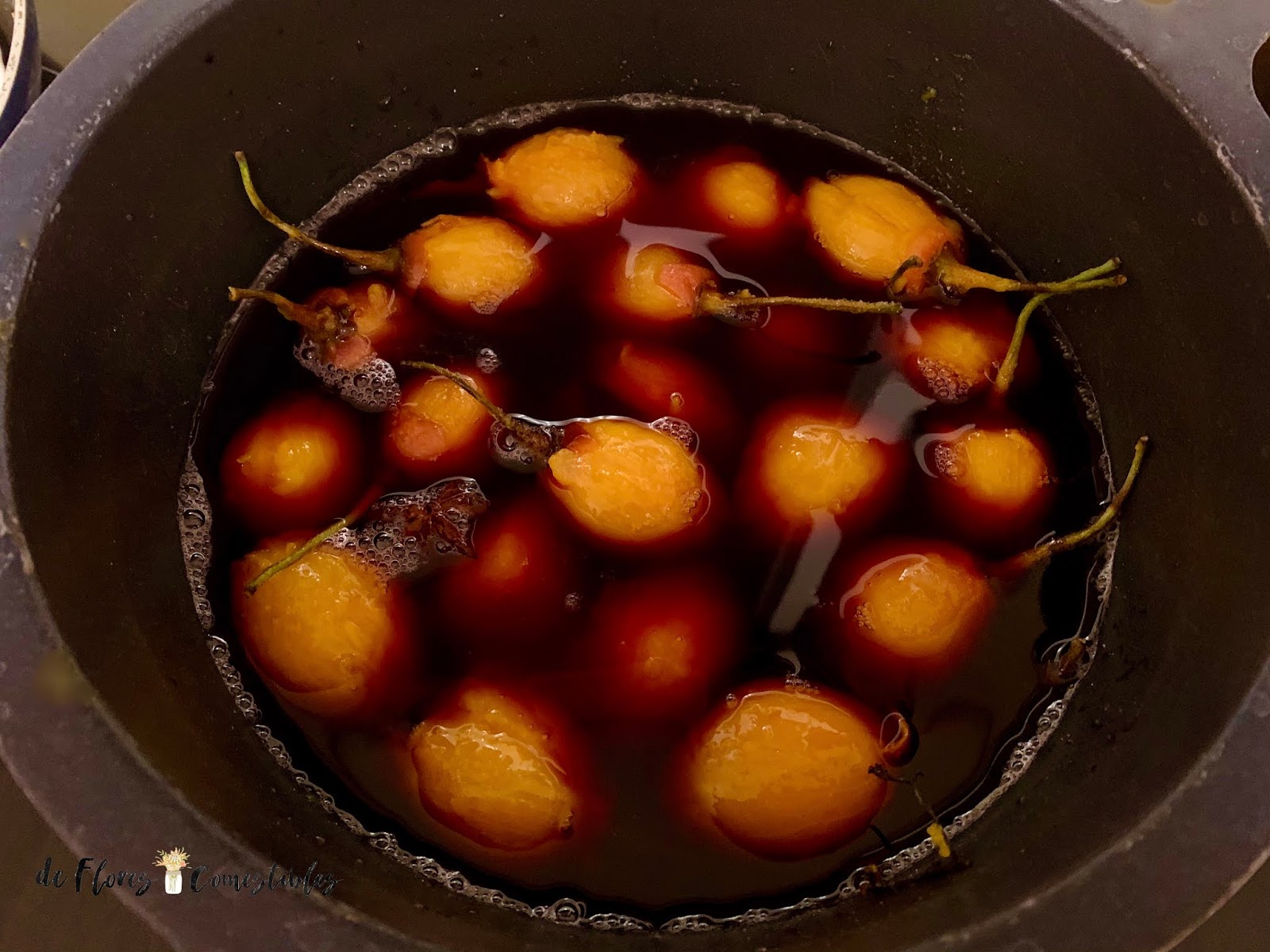 Tamarillos o tomates de árbol al vino tinto | De flores comestibles