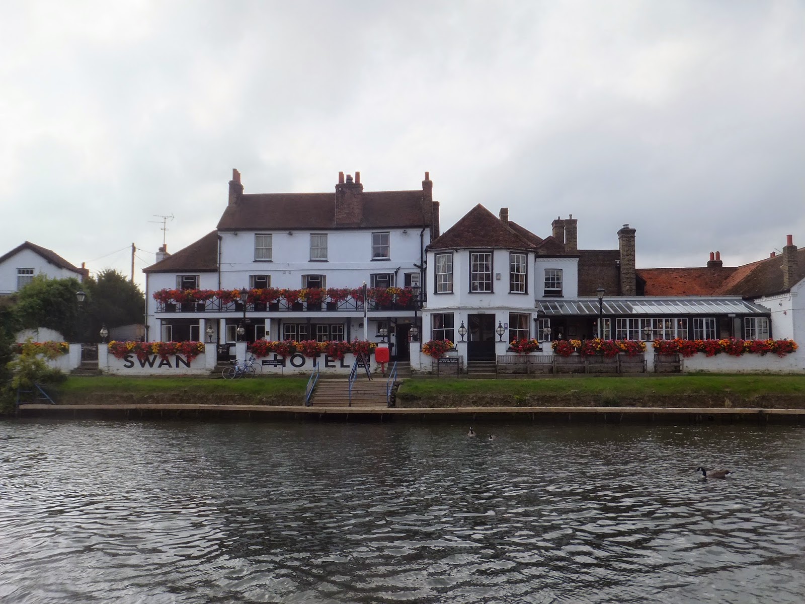 and Millie makes three: Above Boveney Lock (River Thames) – Saturday ...