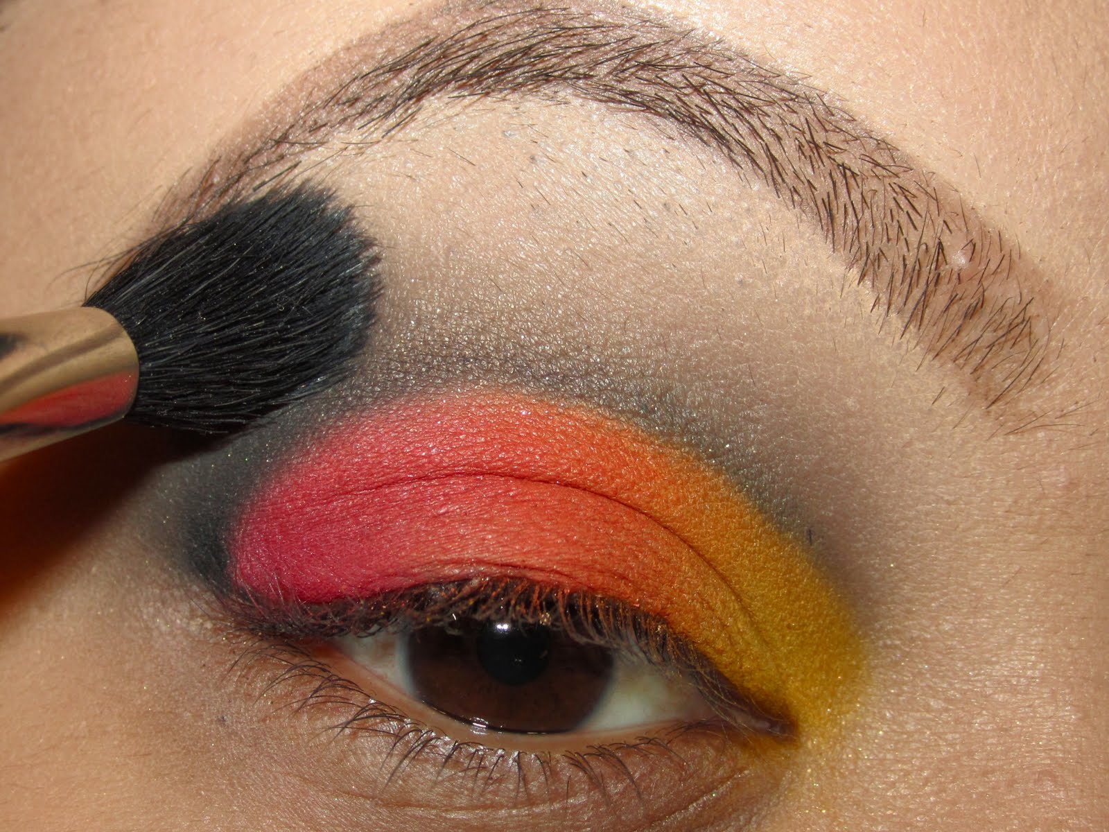 TINAMARIEONLINE: Tutorial: How to Cut Your Crease