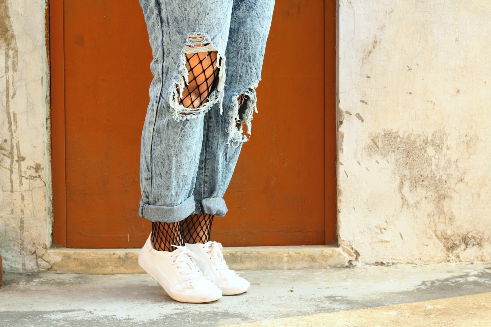 Ways to wear Fishnet stockings - style-bon