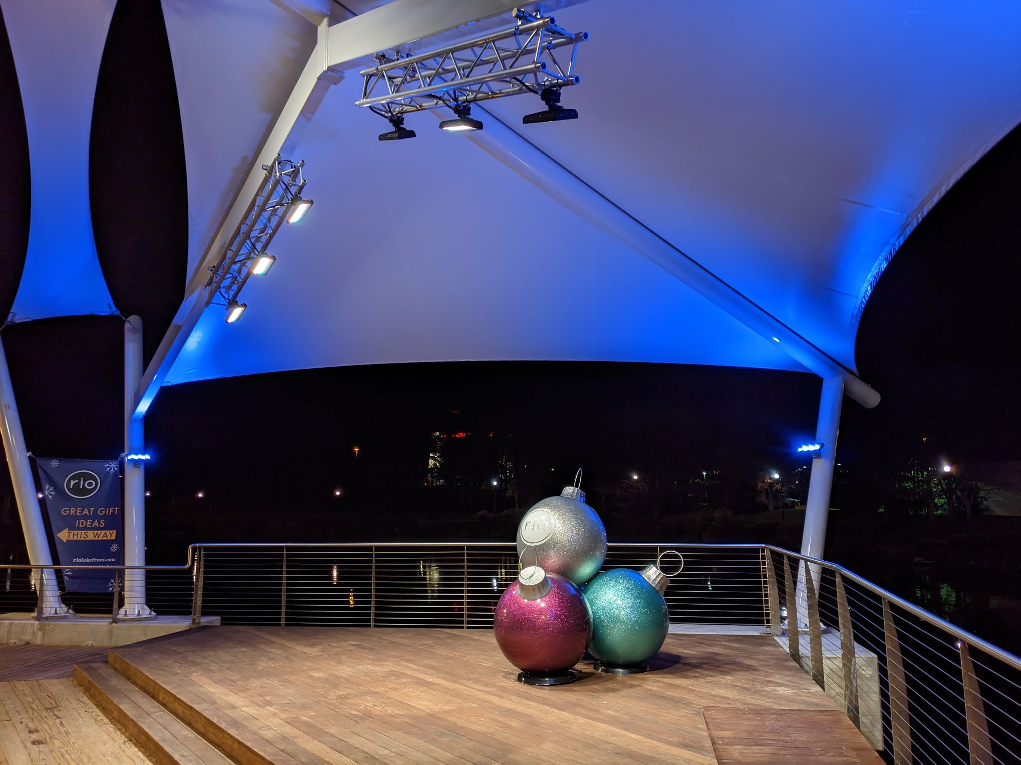 Sam Eig: Rio Lakefront Christmas decorations in Gaithersburg (Video+Photos)