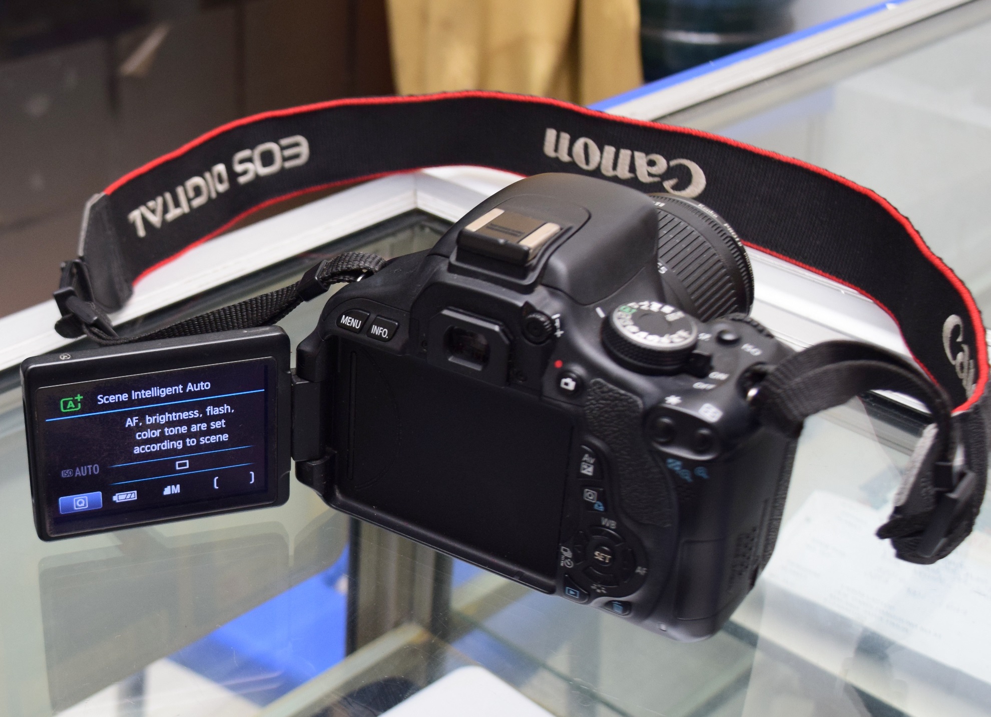 Jual Kamera DSLR Canon 600D Lensa Kit IS2 di Malang | Jual Beli Laptop Bekas, Kamera, Service ...