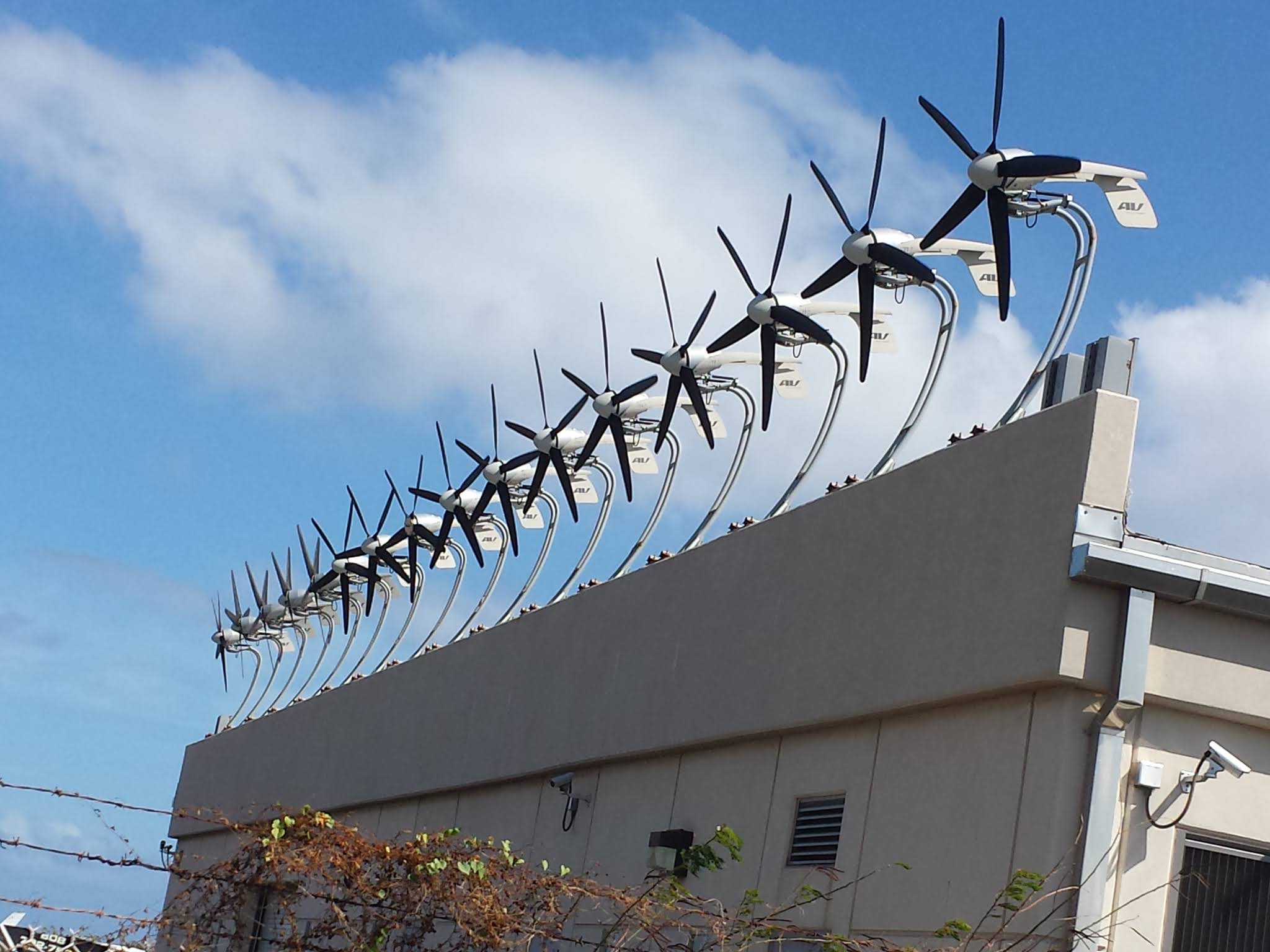 Ililani Media: Hawai`i Wind Turbines Vary Greatly in Size and Impact Ililani Media: Hawai`i Wind Turbines Vary Greatly in Size and Impact
