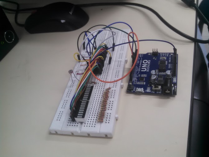 Programando en Arduino Uno (COM3): 2015