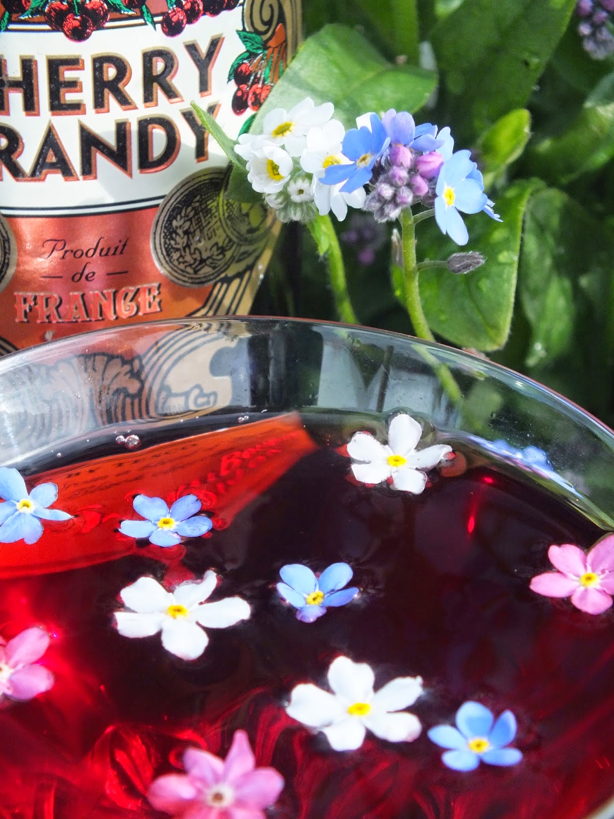Edible flowers: Forget-me-not Cocktail