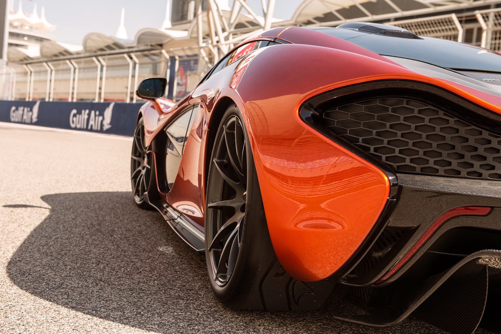Nancys Car Designs: McLaren P1 Spreads Out for a Photo Shoot at the ...