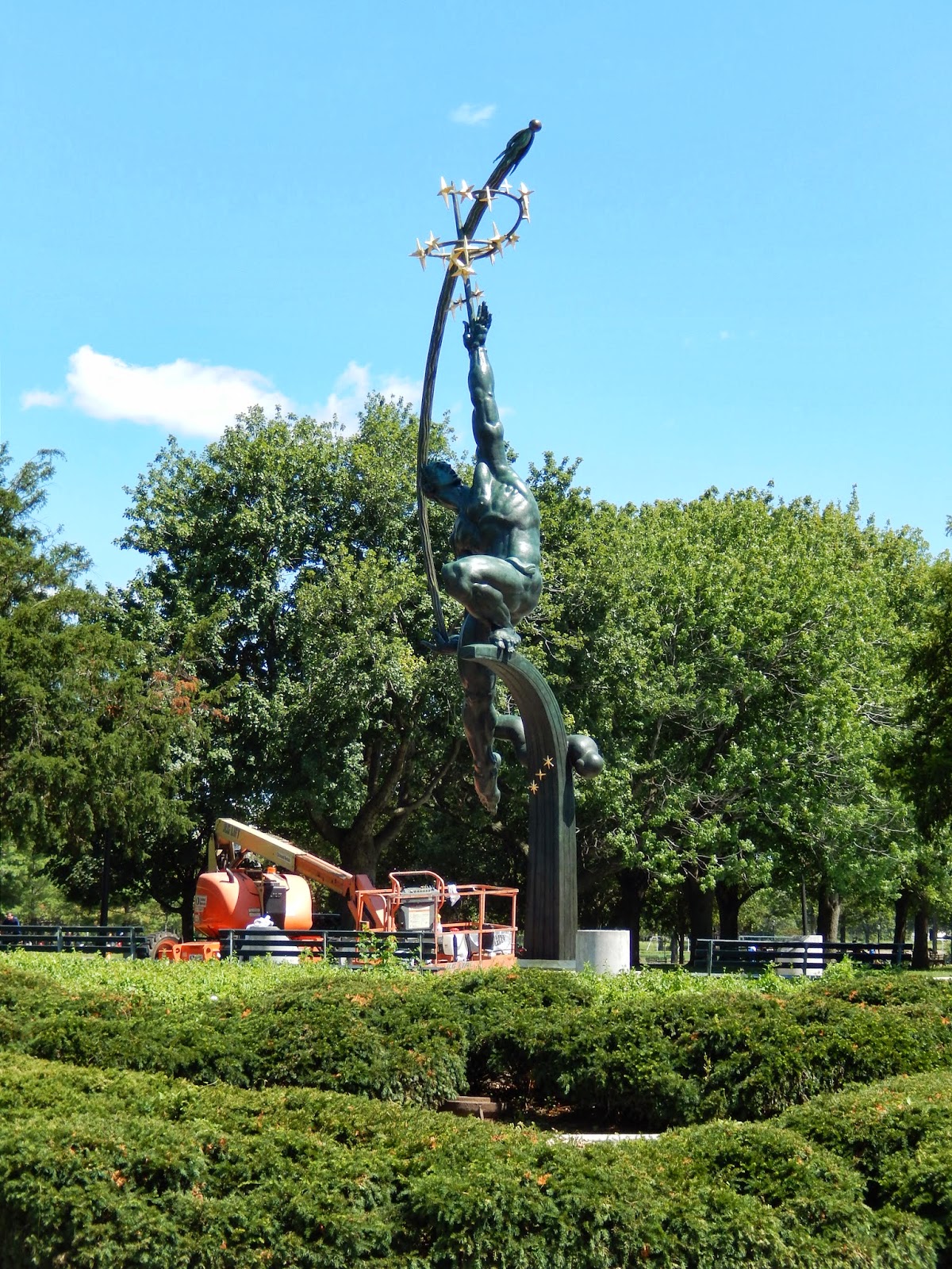 BigAppleAnnex.com: NYC Photoblog: Rocket Thrower Sculpture at Corona ...