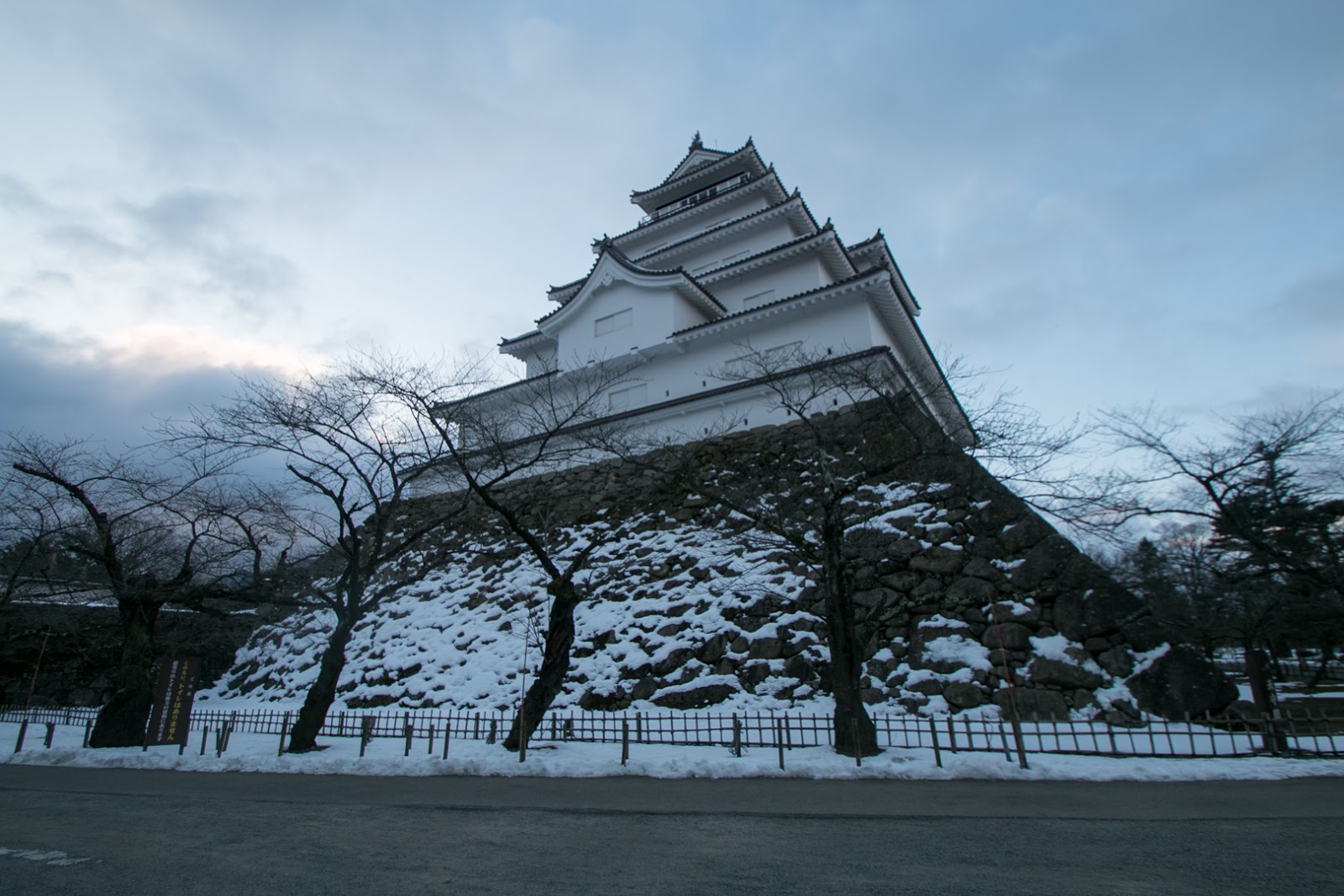 Aizu Wakamatsu Castle -White five-story main tower endured harsh battle ...