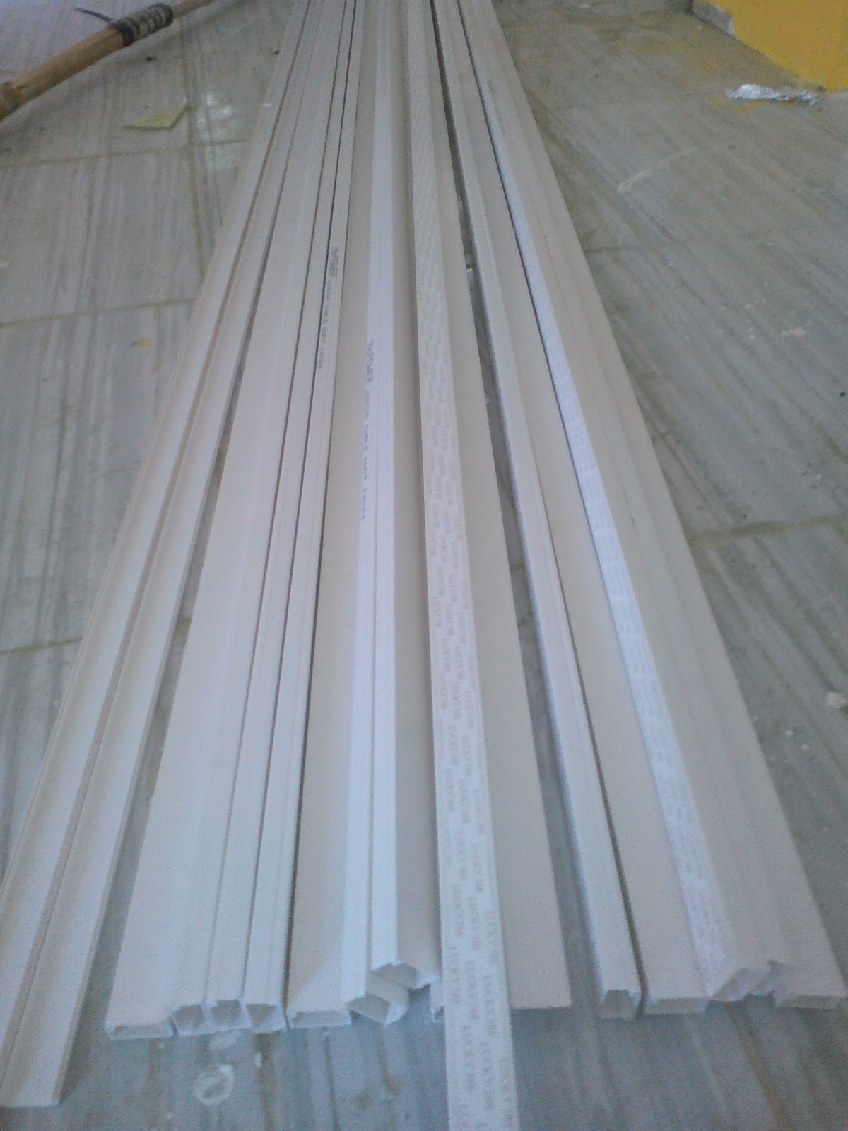 Cara pemasangan kabel Tray pejal berbahan pvc untuk instalasi