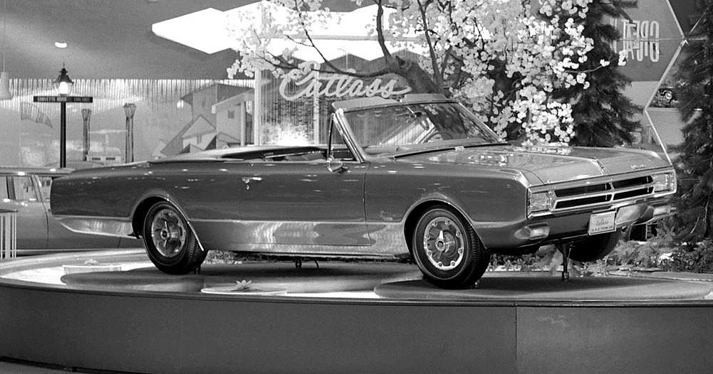 Just A Car Guy: square headlights... just don't look right on 60s ...