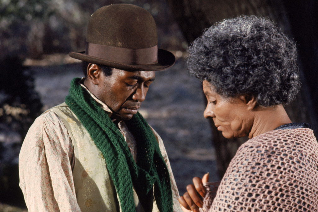 ROOTS- Raíces (1977)