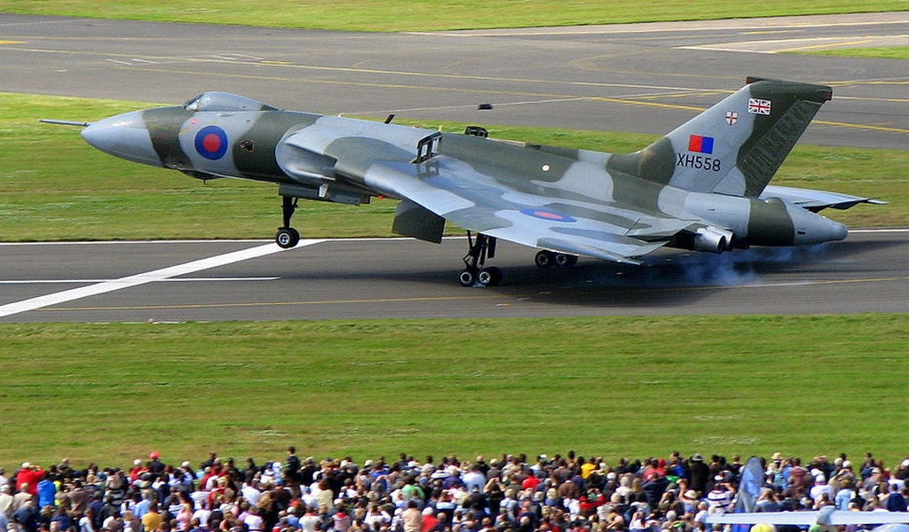 AVIÕES MILITARES: Avro 698 Vulcan