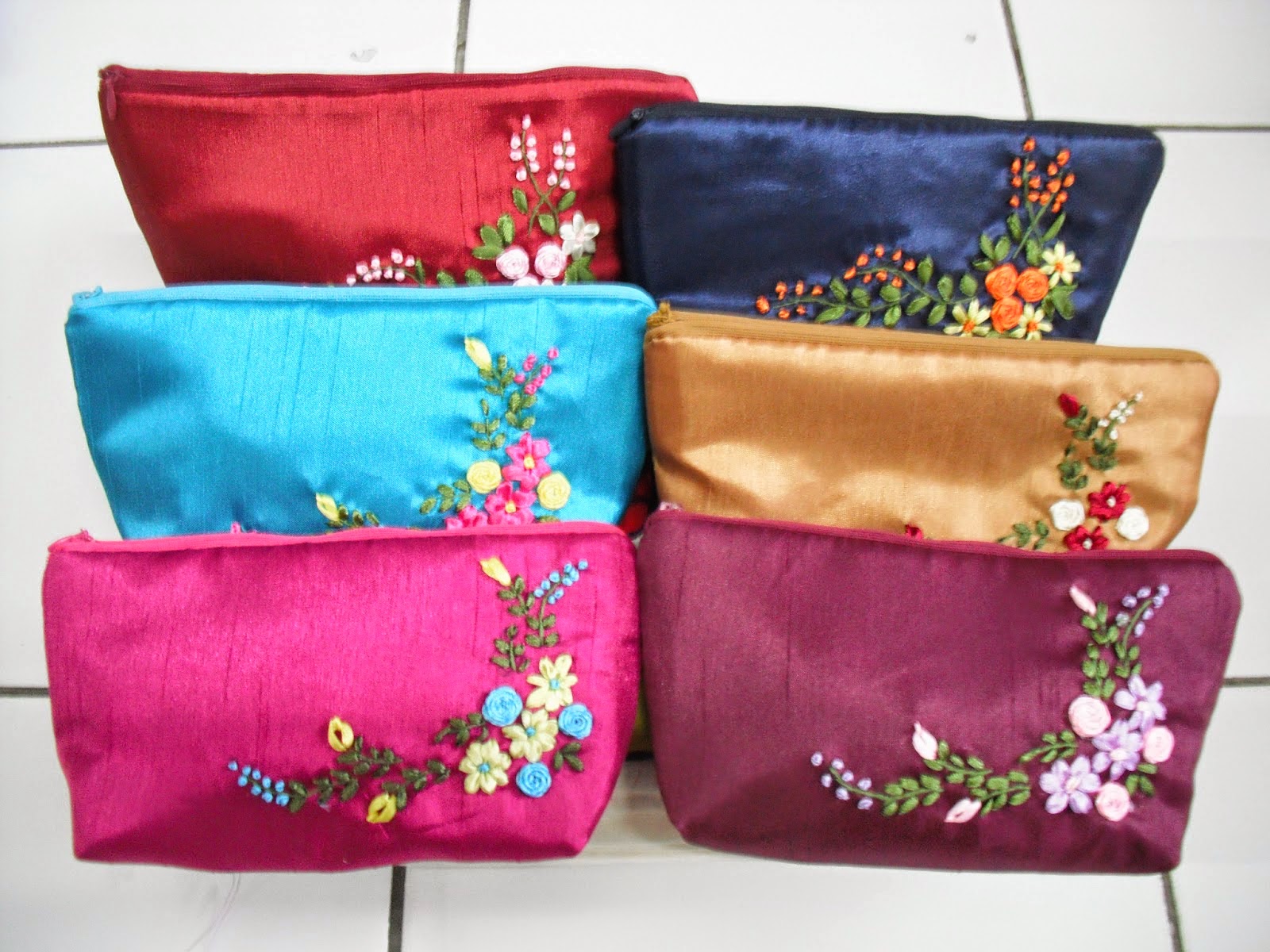KreasiKainKoe: Dompet Kosmetik Sulam Pita