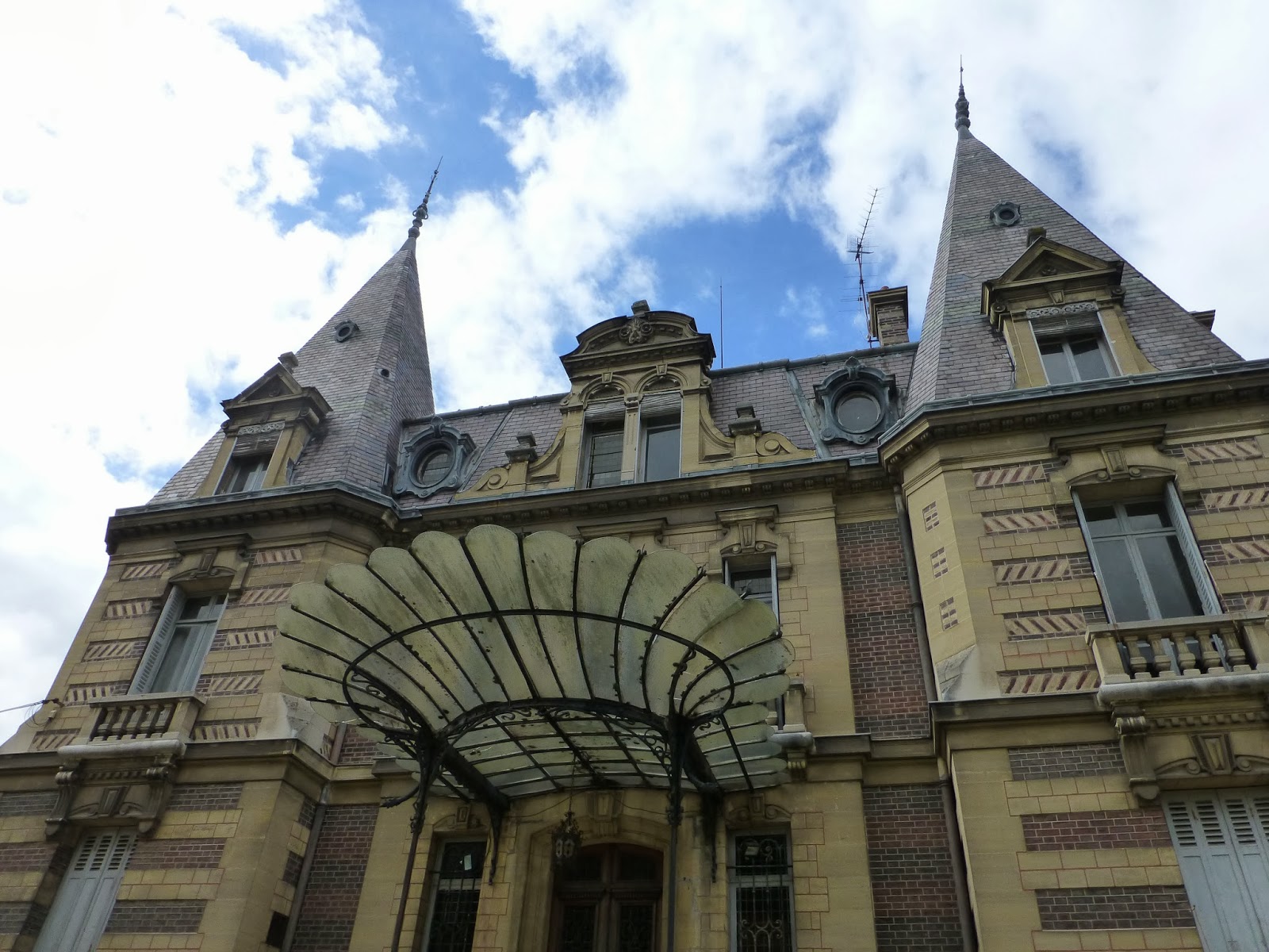 Entrée to Black Paris™: Josephine's Suburban Paradise - Le Beau Chêne