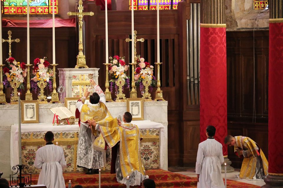 New Liturgical Movement: Another Solemn Mass in the Rite of Lyon