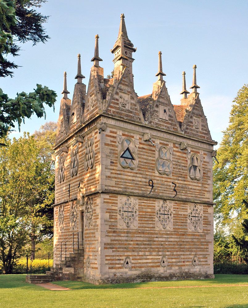 Rushton Triangular Lodge | Amusing Planet