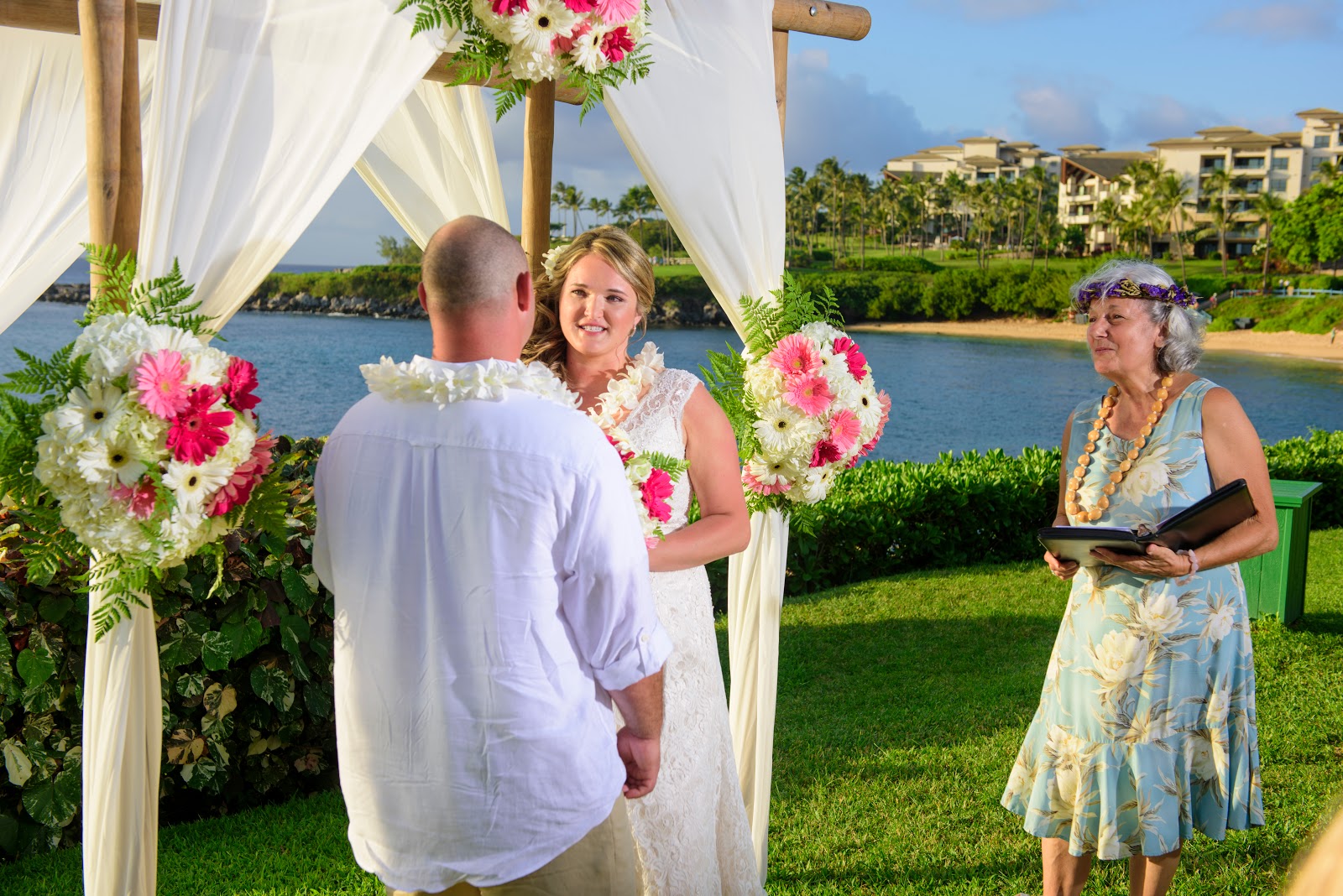 Maui Weddings: How and when to rock the floral arch