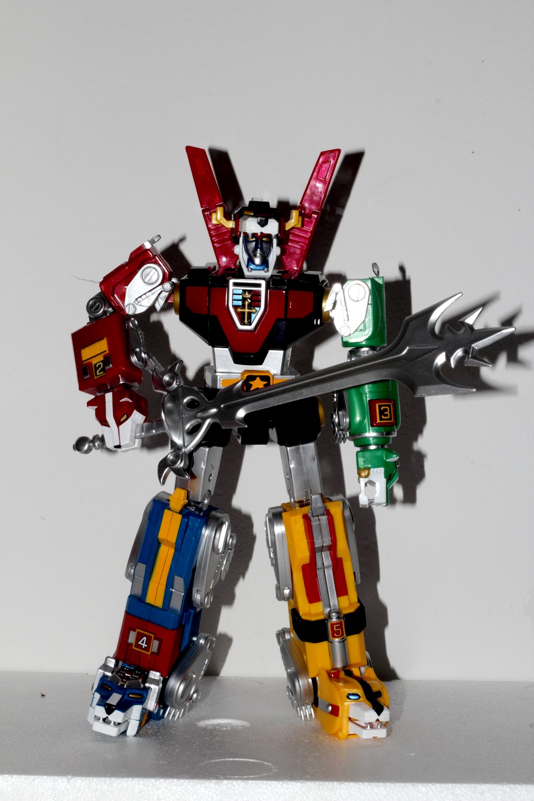 Model kit of the year!: Toynami Voltron Lion Force Collector's set ...