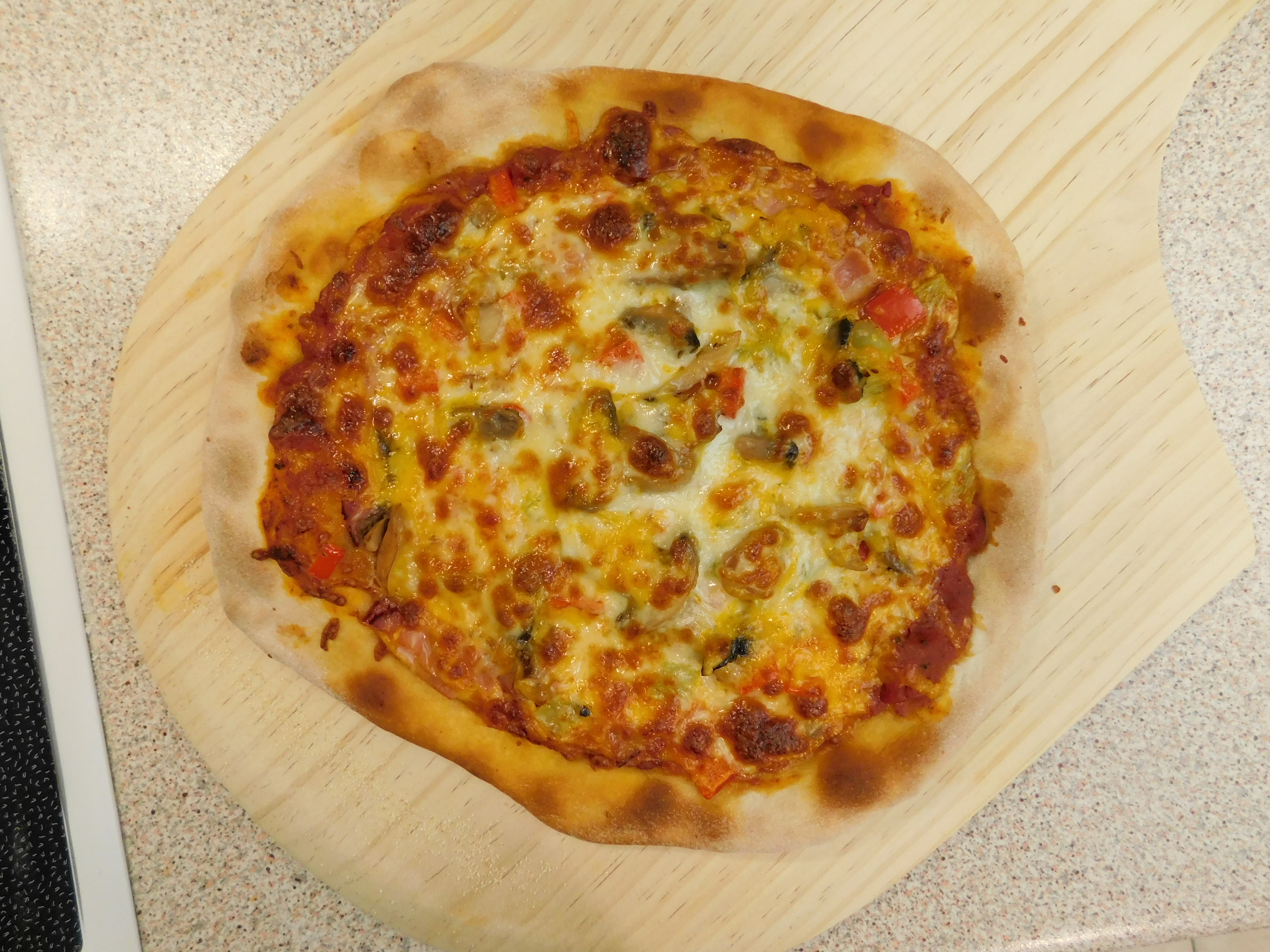 ΠΙΤΣΑ - PIZZA σπέσιαλ λεπτό τραγανό αφράτο ζυμάρι