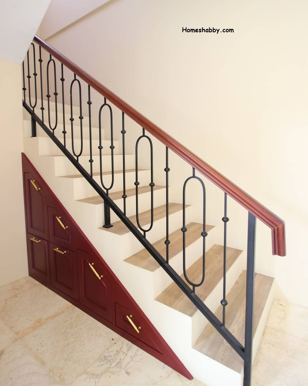 6 Ide Rak Bawah Tangga yang Inventif ~ Homeshabby.com : Design Home ...