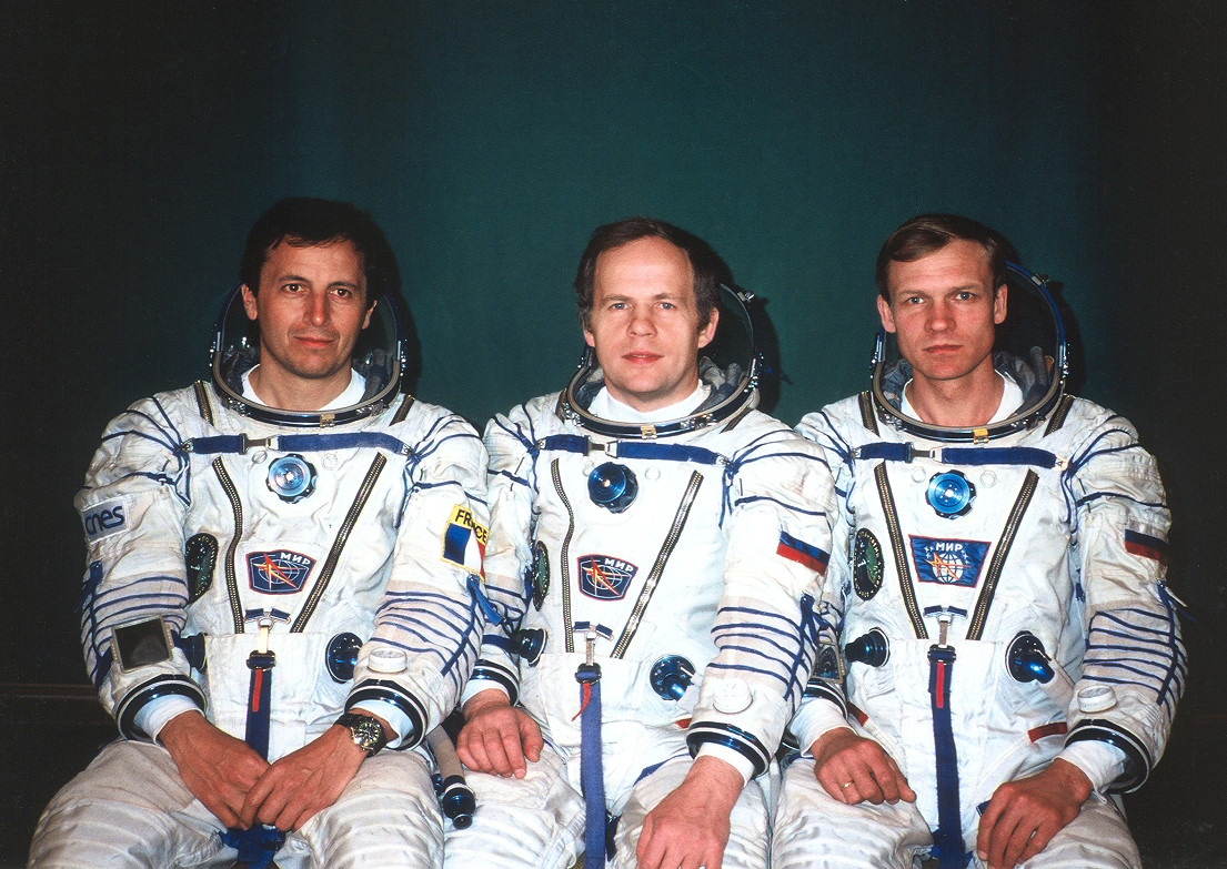 Book Junkie: Soyuz TM-15 launched 1992