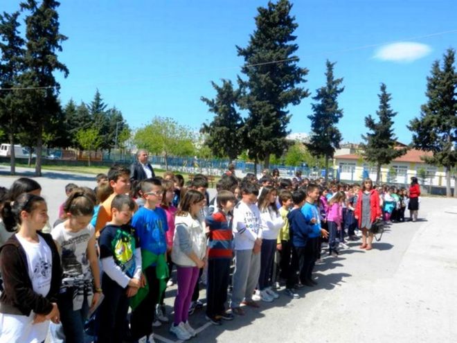 ΑΥΤΑ ΕΙΝΑΙ ΡΕ... ΤΟΝ ΔΙΕΓΡΑΨΑΝ ΑΠΟ ΤΟ ΚΚΕ ΓΙΑΤΙ ΗΘΕΛΕ ΝΑ ΓΙΝΕΙ ...