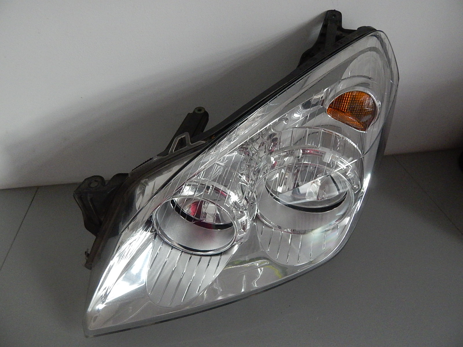 Naprawa świateł samochodowych: Oryginalna lewa lampa Opel Astra 3 H srebrna