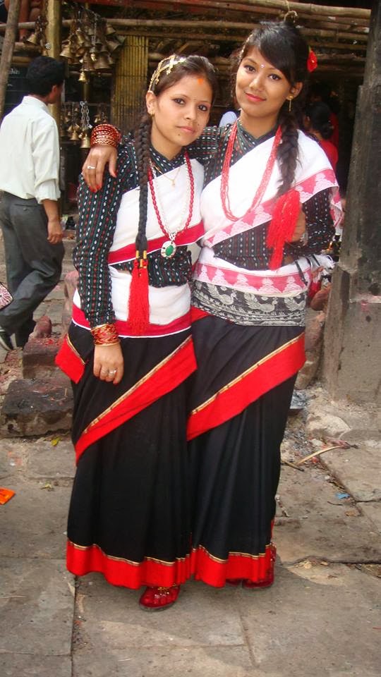 Newa Mirror: Newari beauty in tradational costumes