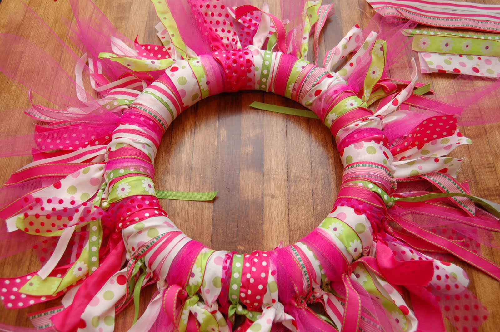 Maddyson's Lane: Ribbon Wreath~DIY