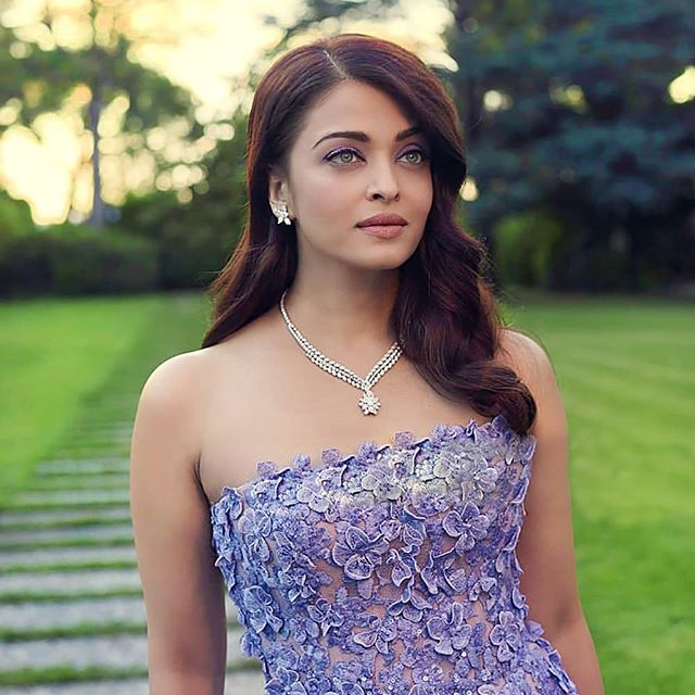 AISHWARYA RAI BACHCHAN CUTE WALLPAPERS | DOWNLOAD FREE HD ACTRESS ...
