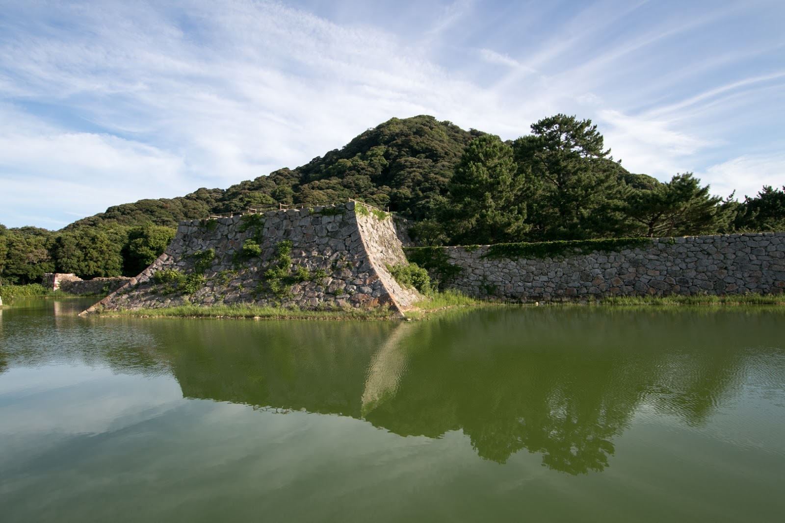 Hagi Castle -Beautiful combination of mountain, sea and stone walls ...