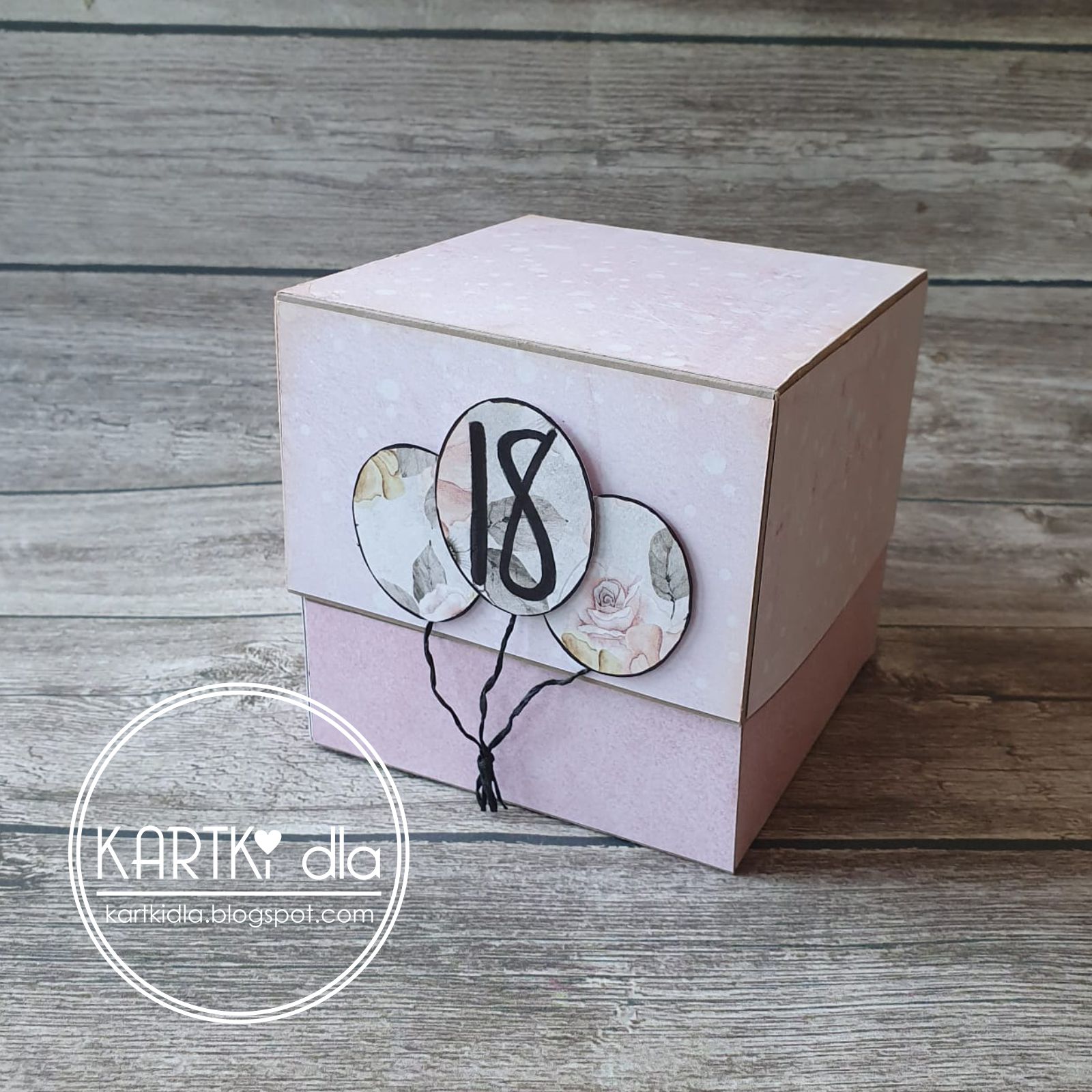 Kartki dla: Exploding box na 18 urodziny