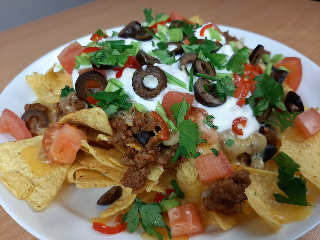 Cookingaround : Classic Beef Nachos Supreme Recipe