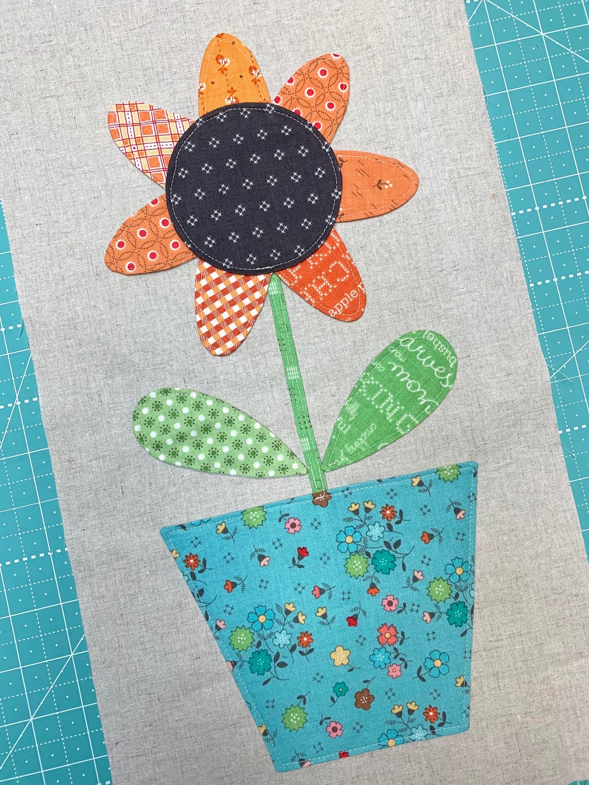 Bee In My Bonnet: Fall Flower Pots Quilt Tutorial!!