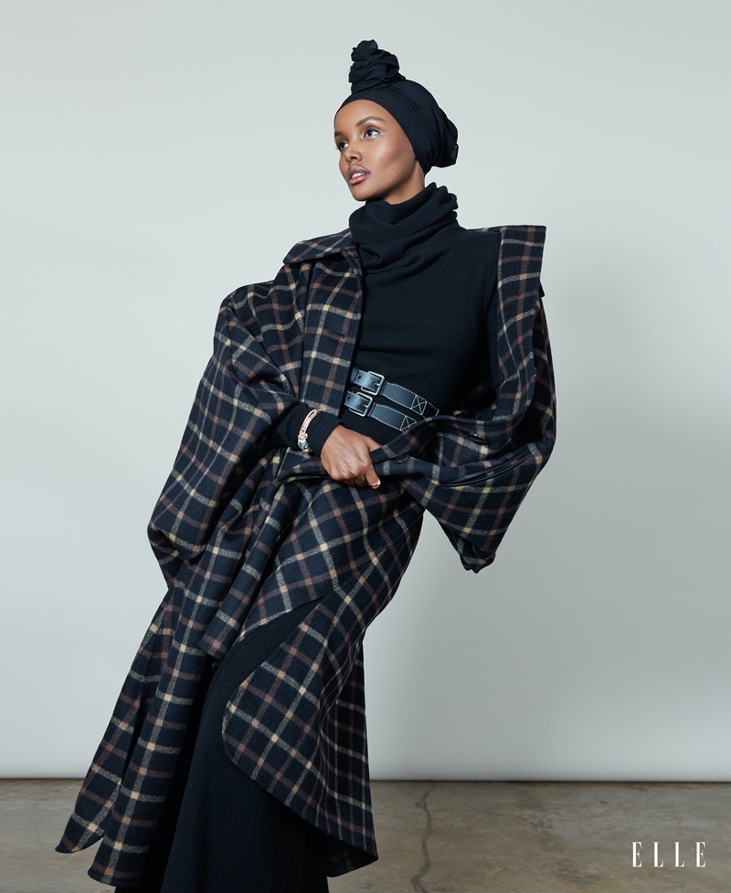 Últimas Tendencias: Halima Aden modela looks elegantes en ELLE Singapur