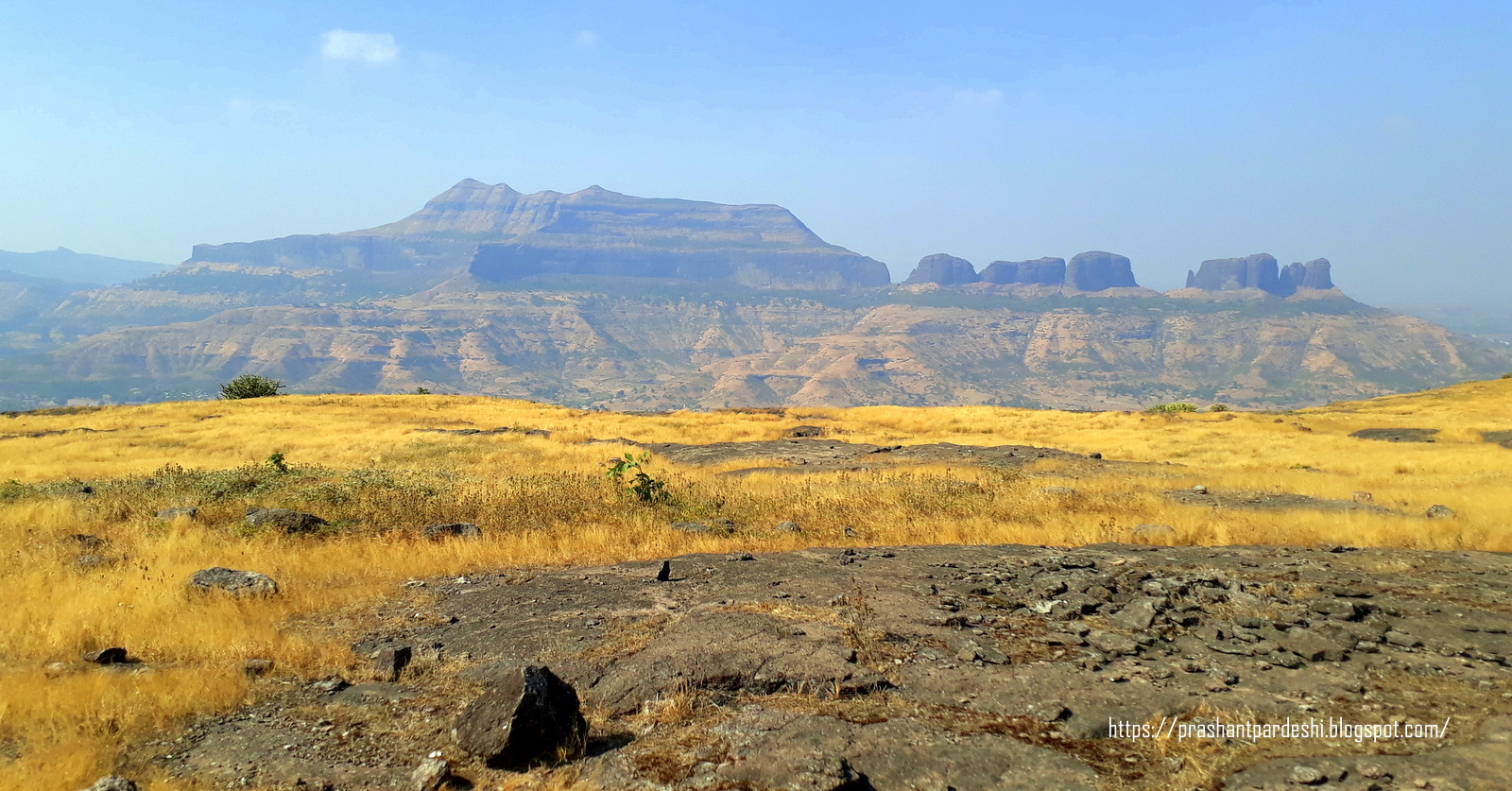 साद घालते सह्यशिखर: navra navri fort of nashik