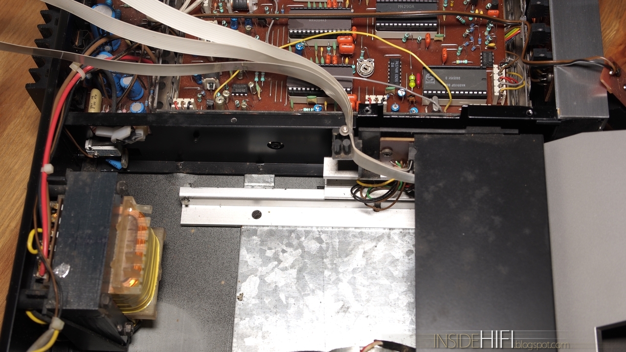 Inside Hi-Fi: Philips CD 300 (CD300/00)